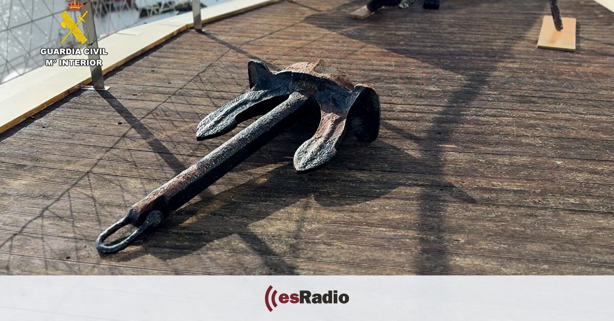 Recuperada de una casa de Muxía el ancla del Serpent, naufragado en ...