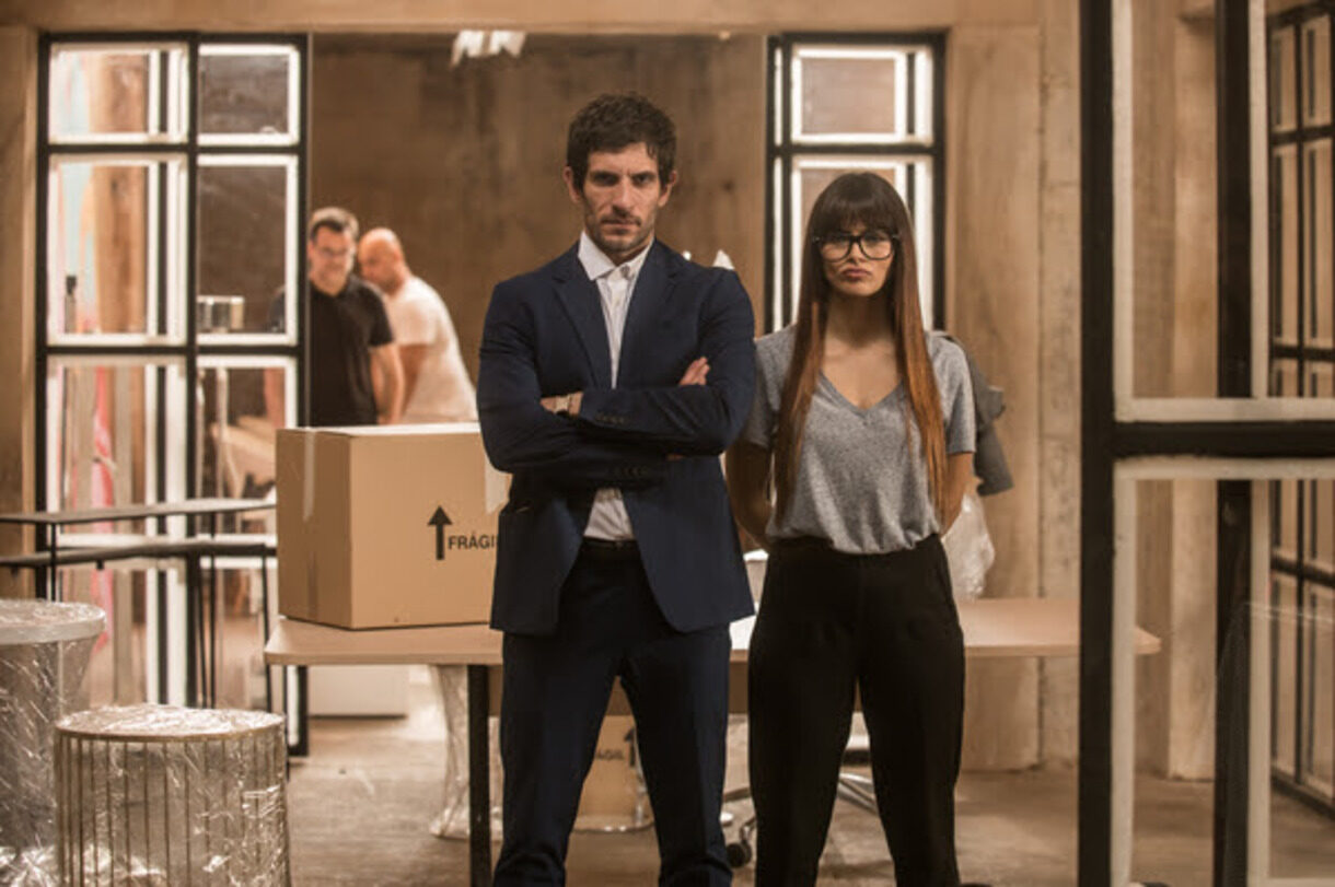 Crítica de 'Al otro barrio', comedia española con Quim Gutiérrez