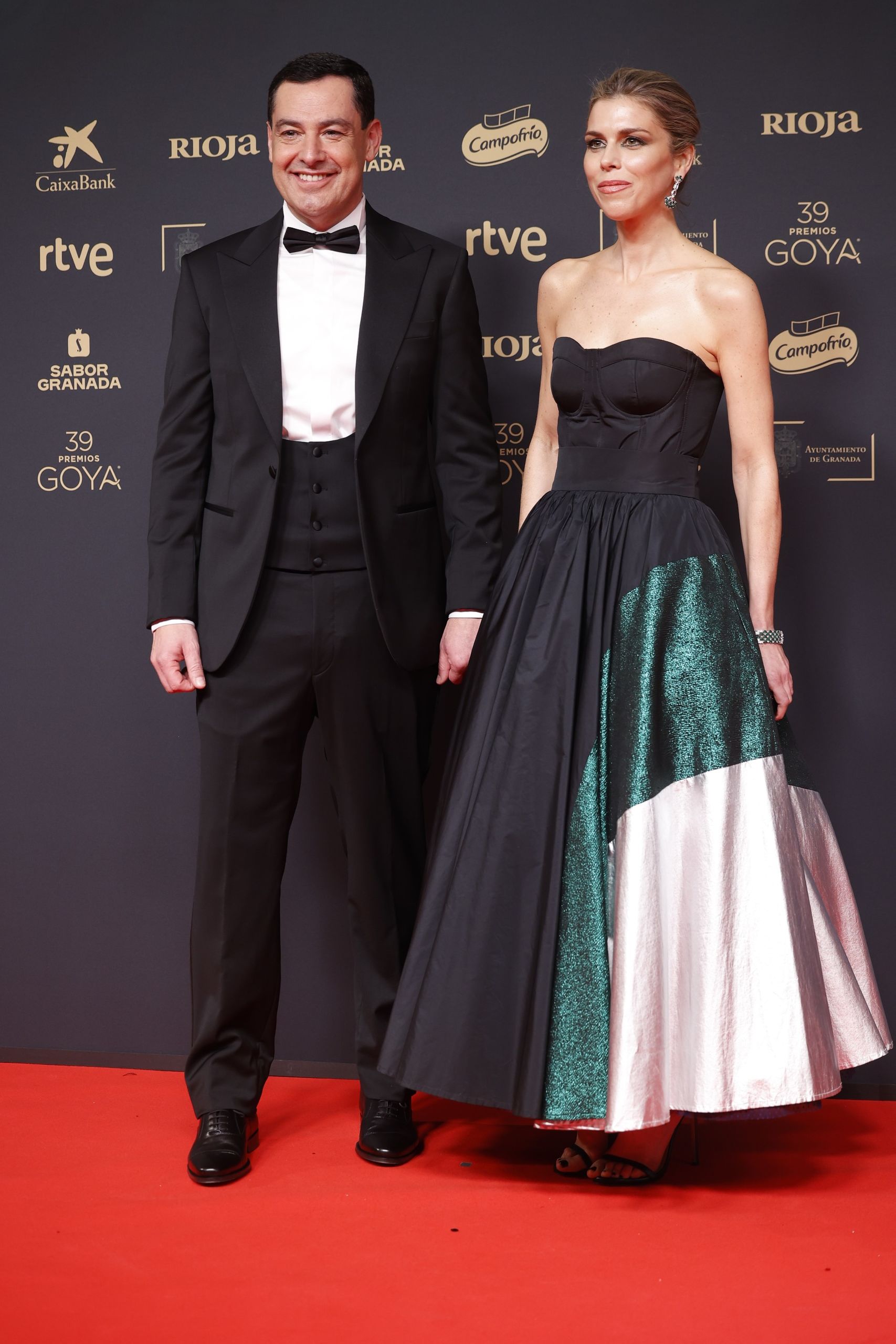 La particular alfombra roja de los políticos en los Goya: del kimono de ...