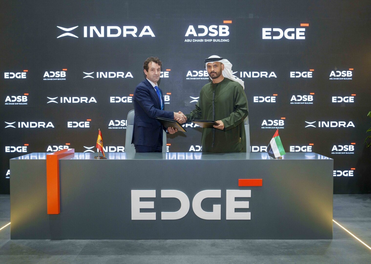 Indra equipará las patrulleras emiratíes FA-400 y firma un acuerdo de ...