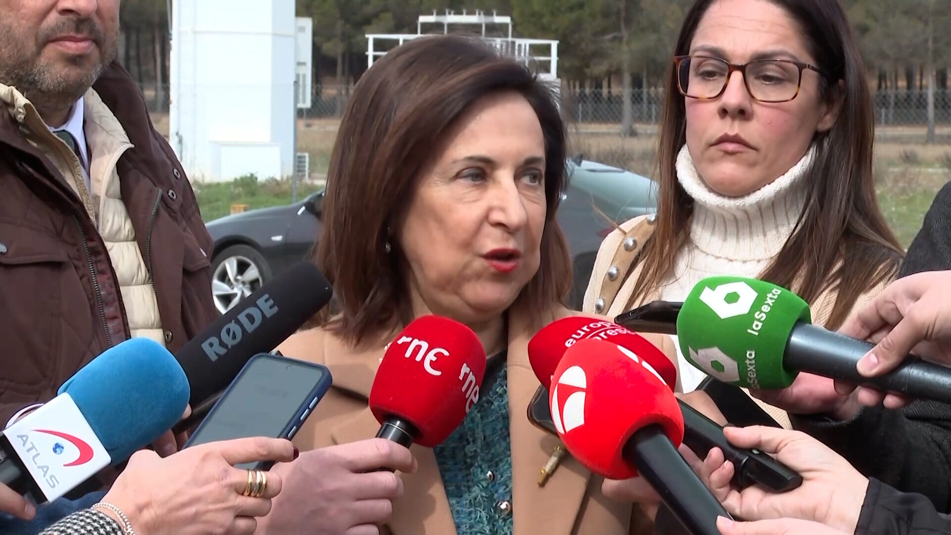 Robles descarta dimitir, resta importancia a los mensajes Sánchez ... Robles descarta dimitir, resta importancia a los mensajes Sánchez ...