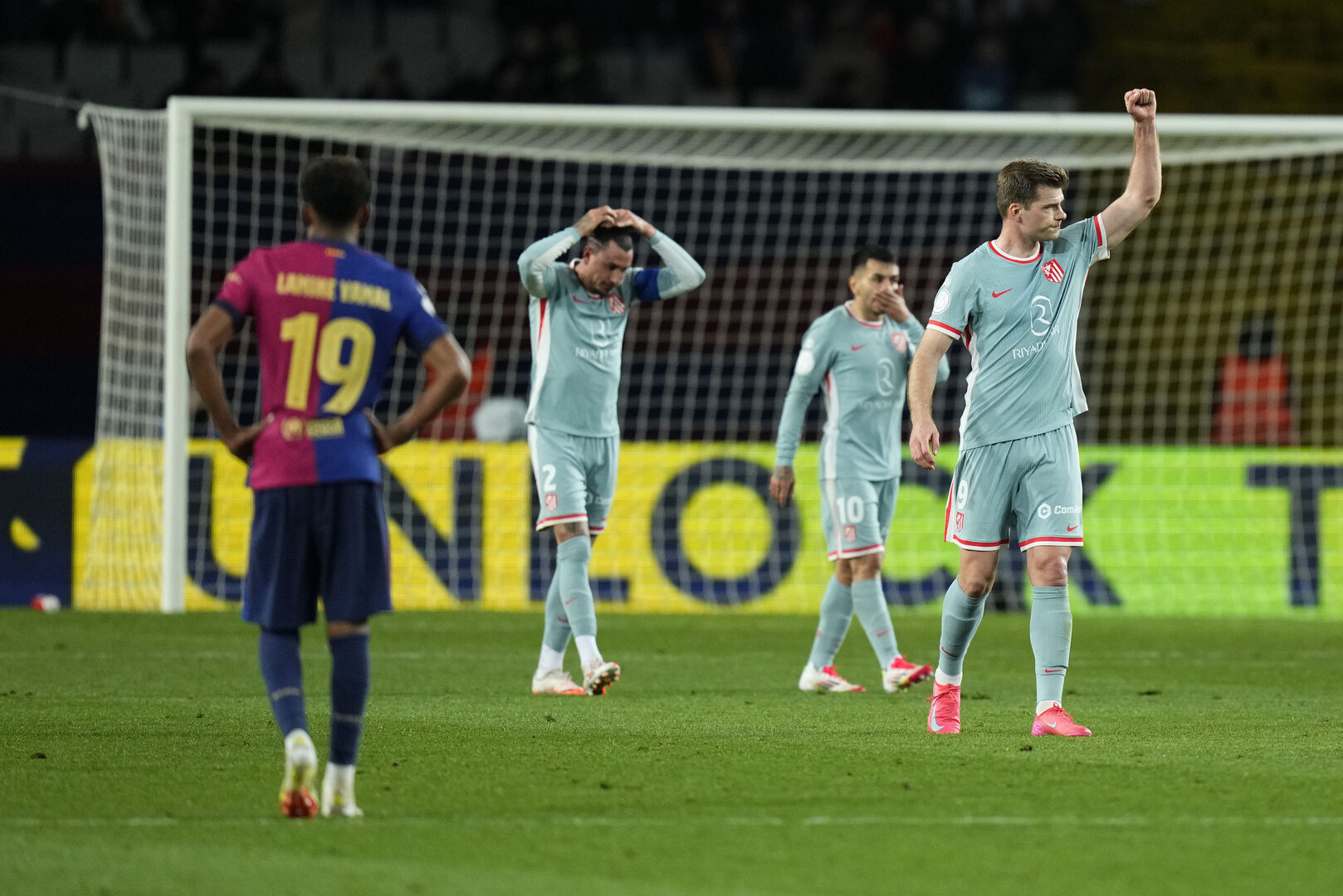 Barcelona y Atlético empatan en un partido loco; Sorloth vuelve a ...