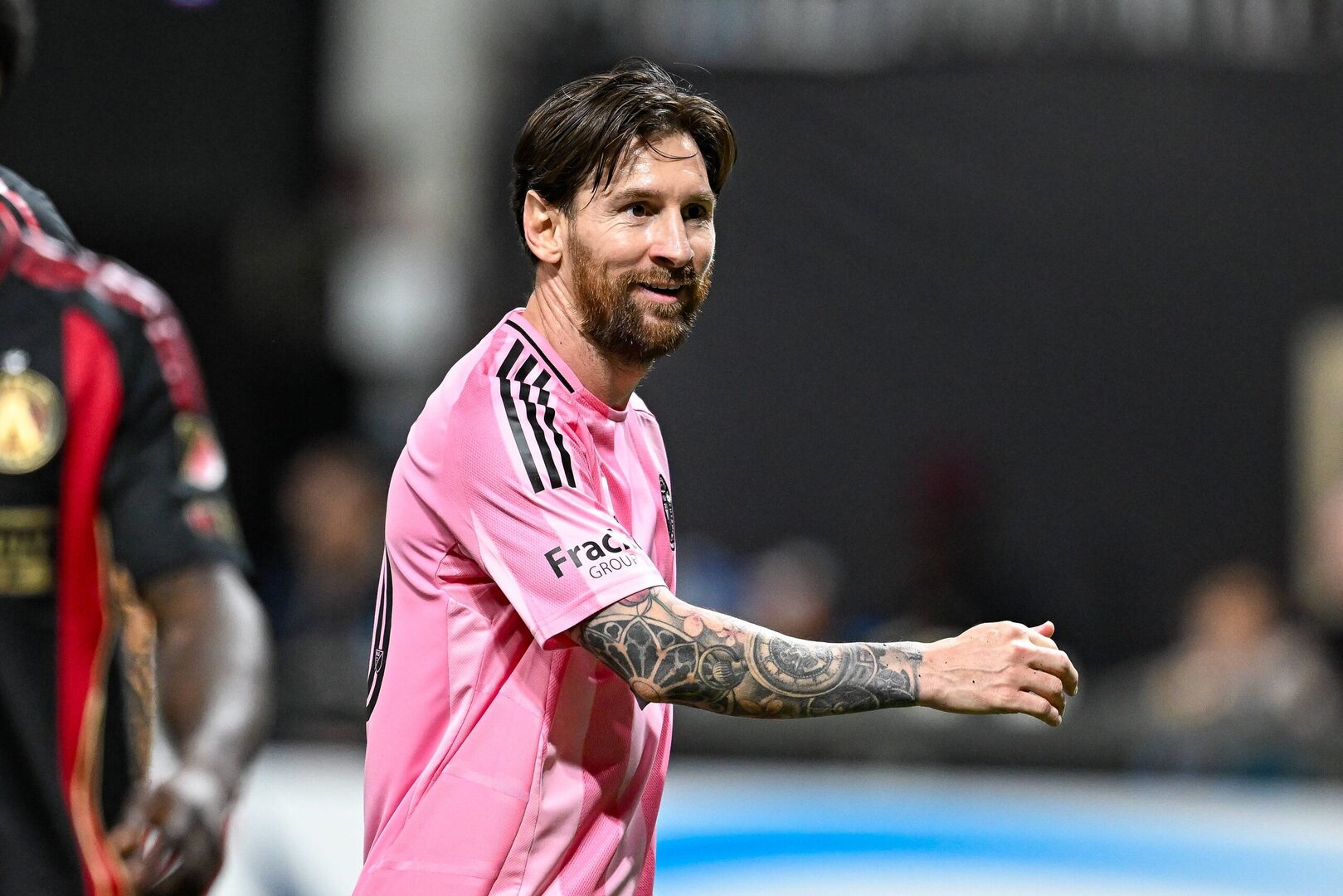 Messi deslumbra con un reloj 'Barbie' de casi un millón de euros - Chic