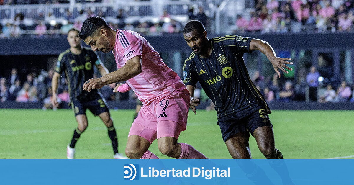 Luis Suárez muerde a su compañero Jordi Alba en medio de una tangana ...