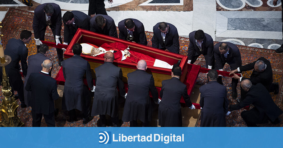 Editorial de Llamas. Francisco, el Papa rojo - Libertad Digital