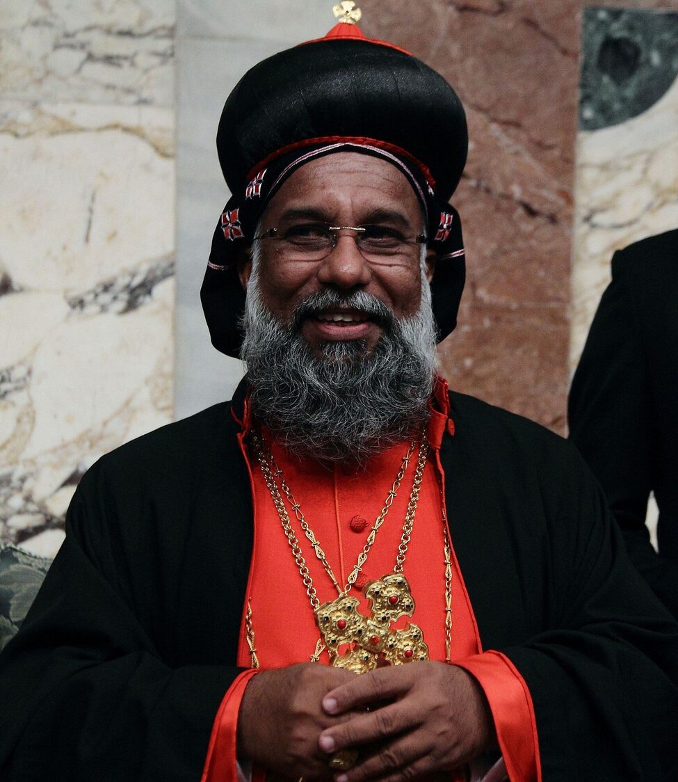 Los 5 cardenales de otros ritos que elegirán al Papa y visten diferente ...