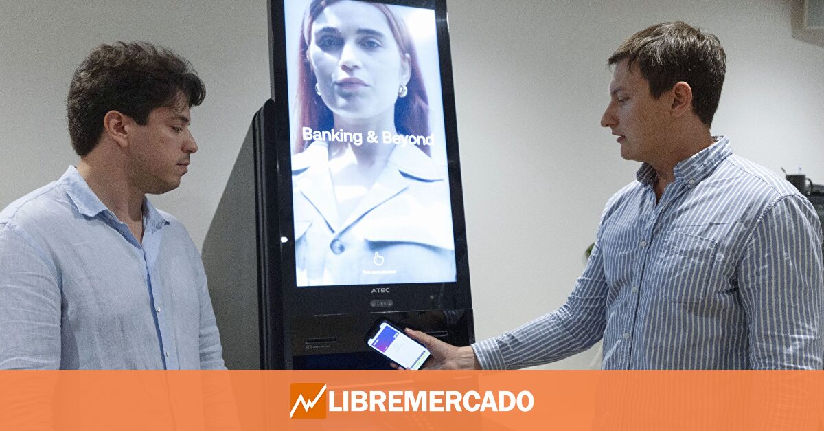 Revolut lanza sus primeros 50 cajeros físicos en España: estas son las ciudades donde estarán ...