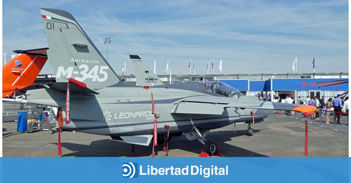 Italia incorpora el M-345 a su Fuerza Aérea como nuevo avión de entrenamiento junto al M-346 ...