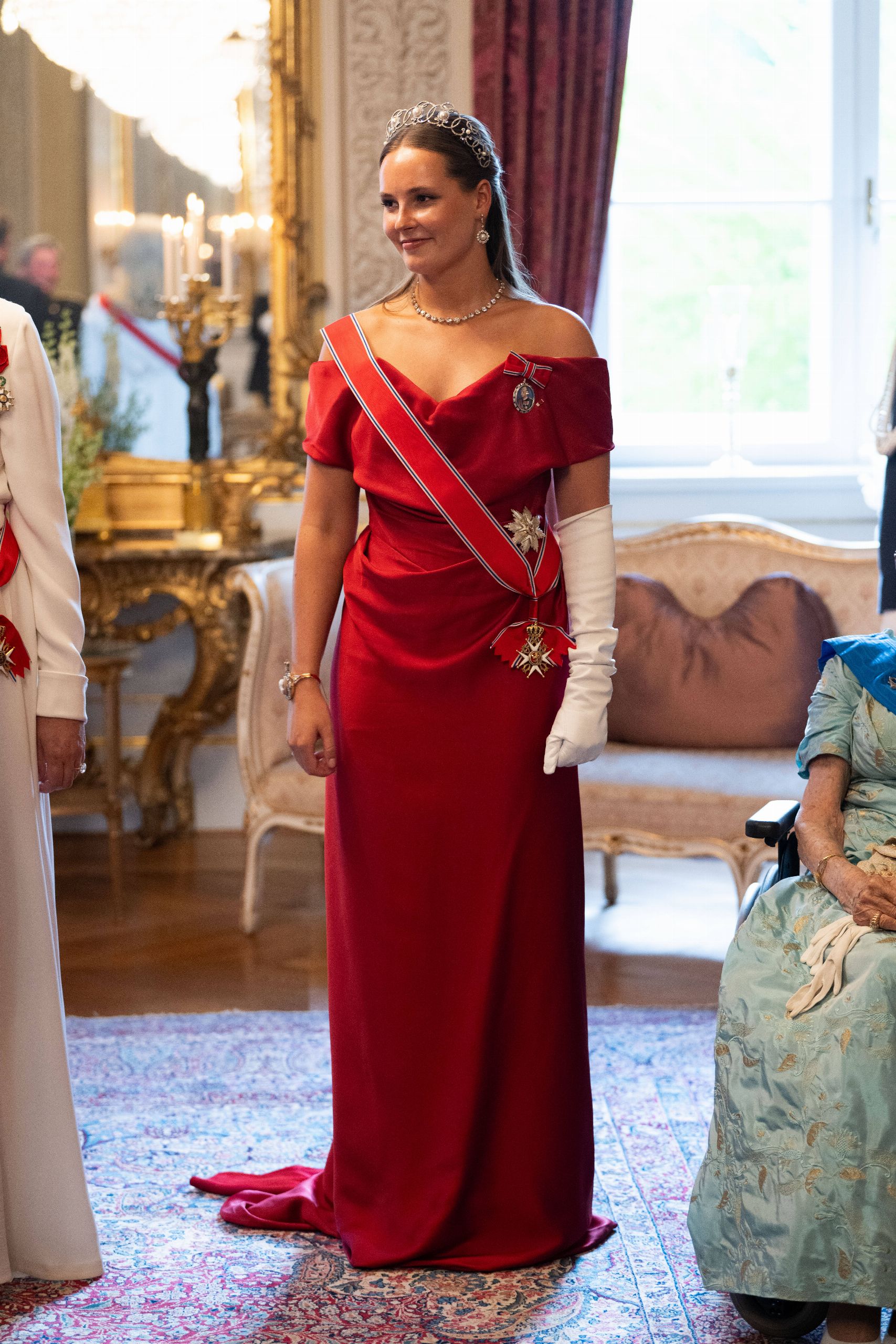 La princesa Ingrid Alexandra de Noruega se lleva las miradas en la cena ...