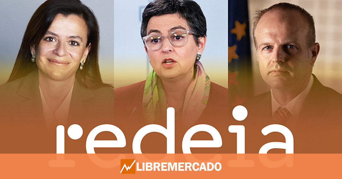 Angie faith jak she greeted us dressed in her dark glossy