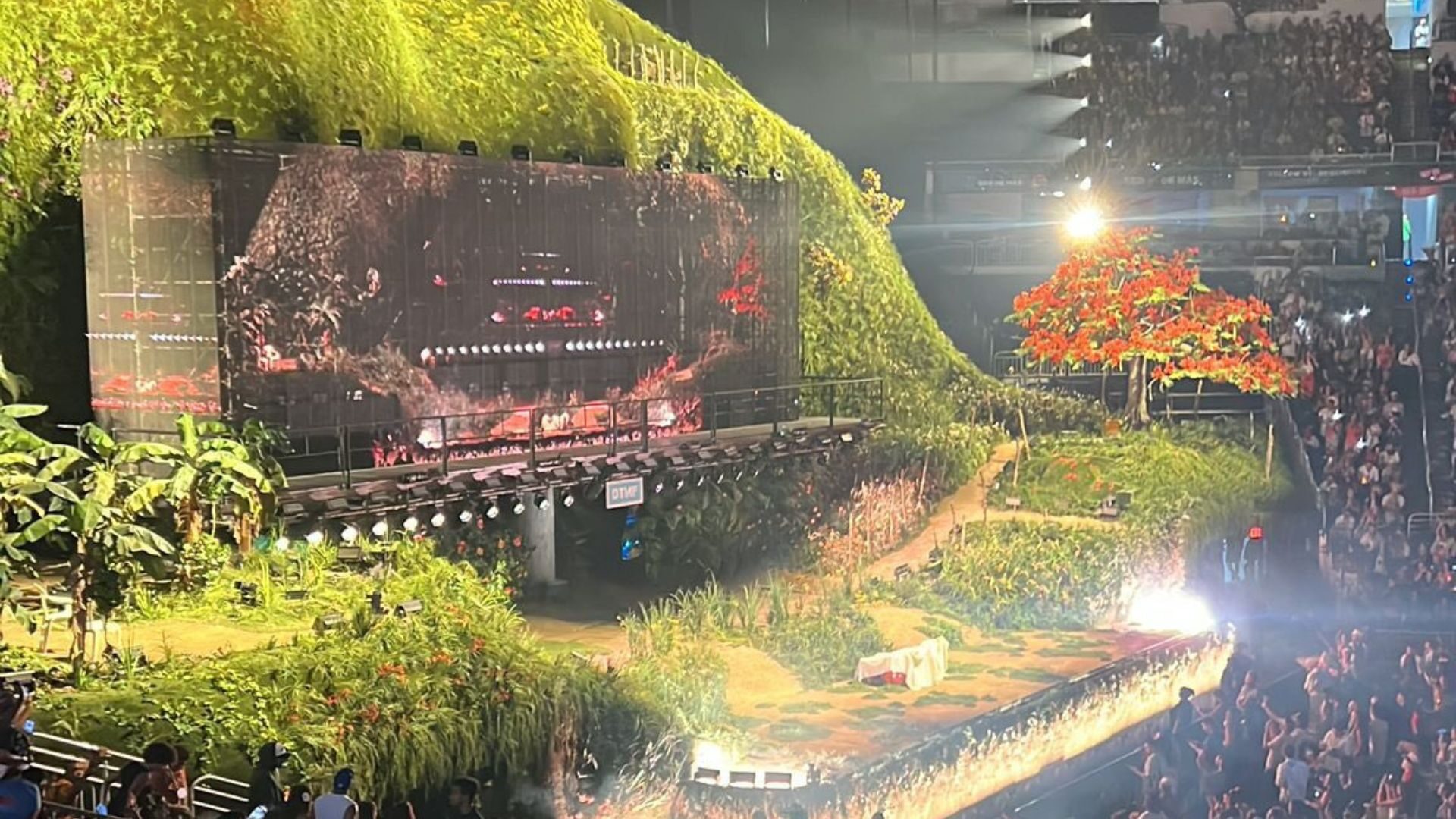 El escenario de Bad Bunny recrea los paisajes más asombrosos de Puerto Rico - Chic