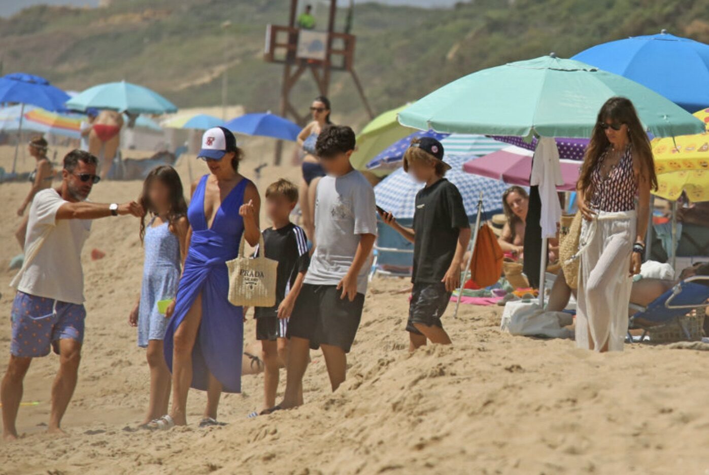 Sara Carbonero, muy enamorada, comparte su primer verano en Cádiz con ...