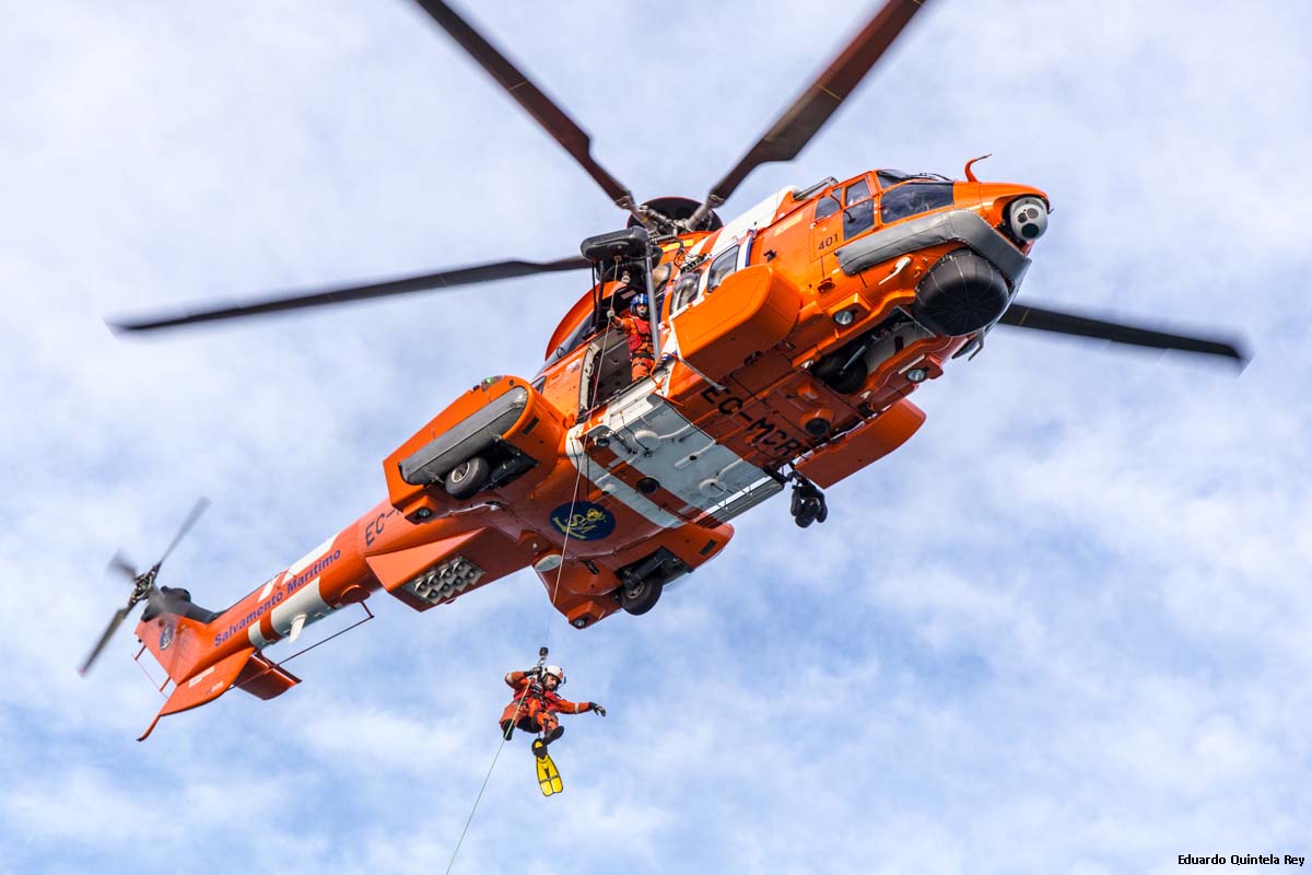 Así opera el Helimer, el helicóptero clave de Salvamento Marítimo para ...