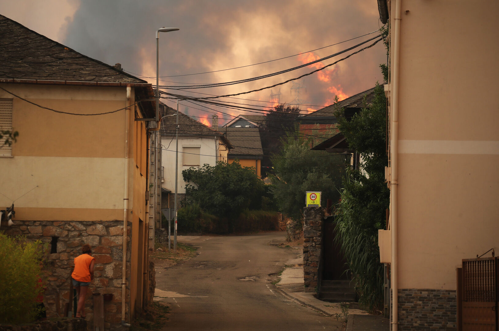 Las Médulas, alcanzadas por un incendio que obliga a evacuar a 800 ...