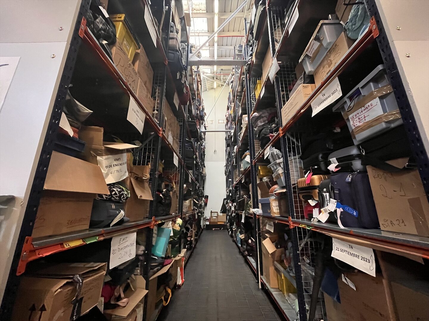 El lugar donde acaban los objetos perdidos de Madrid: drones ...