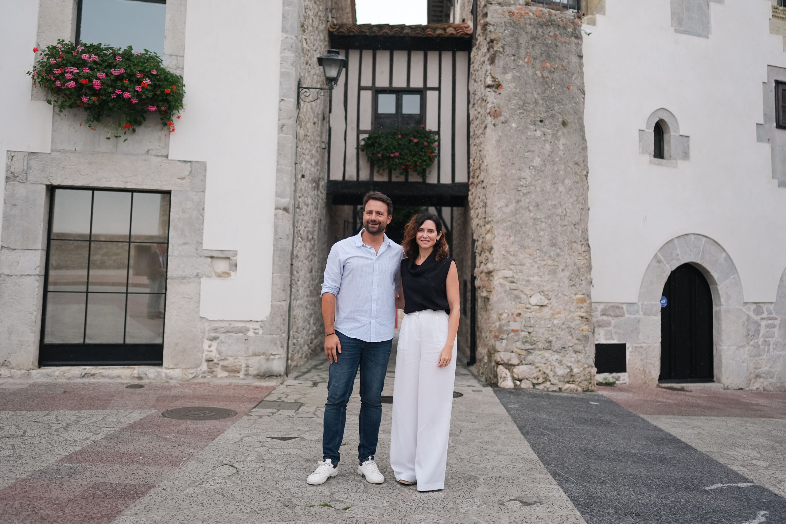 Todos los detalles de la visita de Ayuso a Llanes: la sidrería donde ...