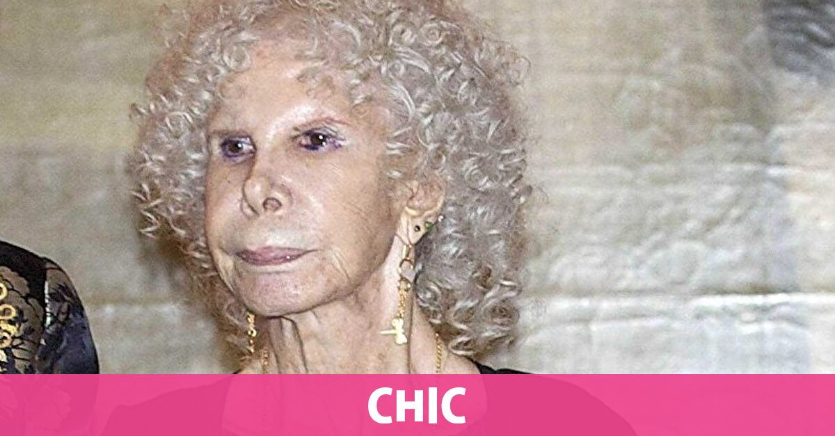 La duquesa de Alba vuelve a su casa de Sevilla - Chic