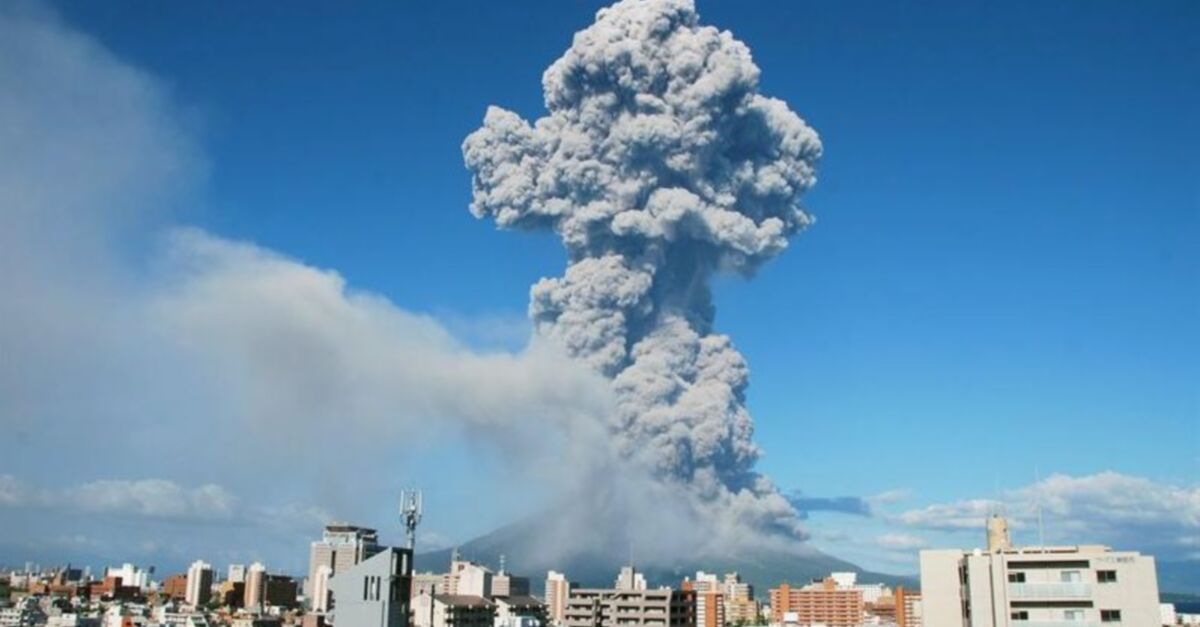 El volcán japonés 'Sakurajima' entra en erupción - Libertad Digital