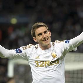 Ángel Rangel renueva su contrato con el Swansea hasta junio de 2016 ...