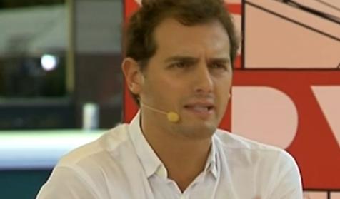 Intentan agredir a Albert Rivera en el centro de Barcelona - Libertad ...