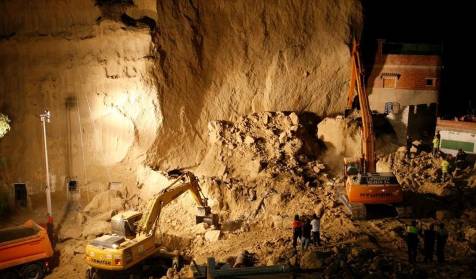 Un alud de rocas mata a tres personas en su casa-cueva de Almería ...