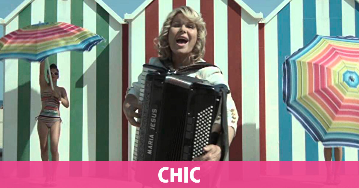 María Jesús y su acordeón en Low Cost Festival 2013 - Chic