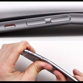 Así se dobla un iPhone 6 Plus - Libertad Digital